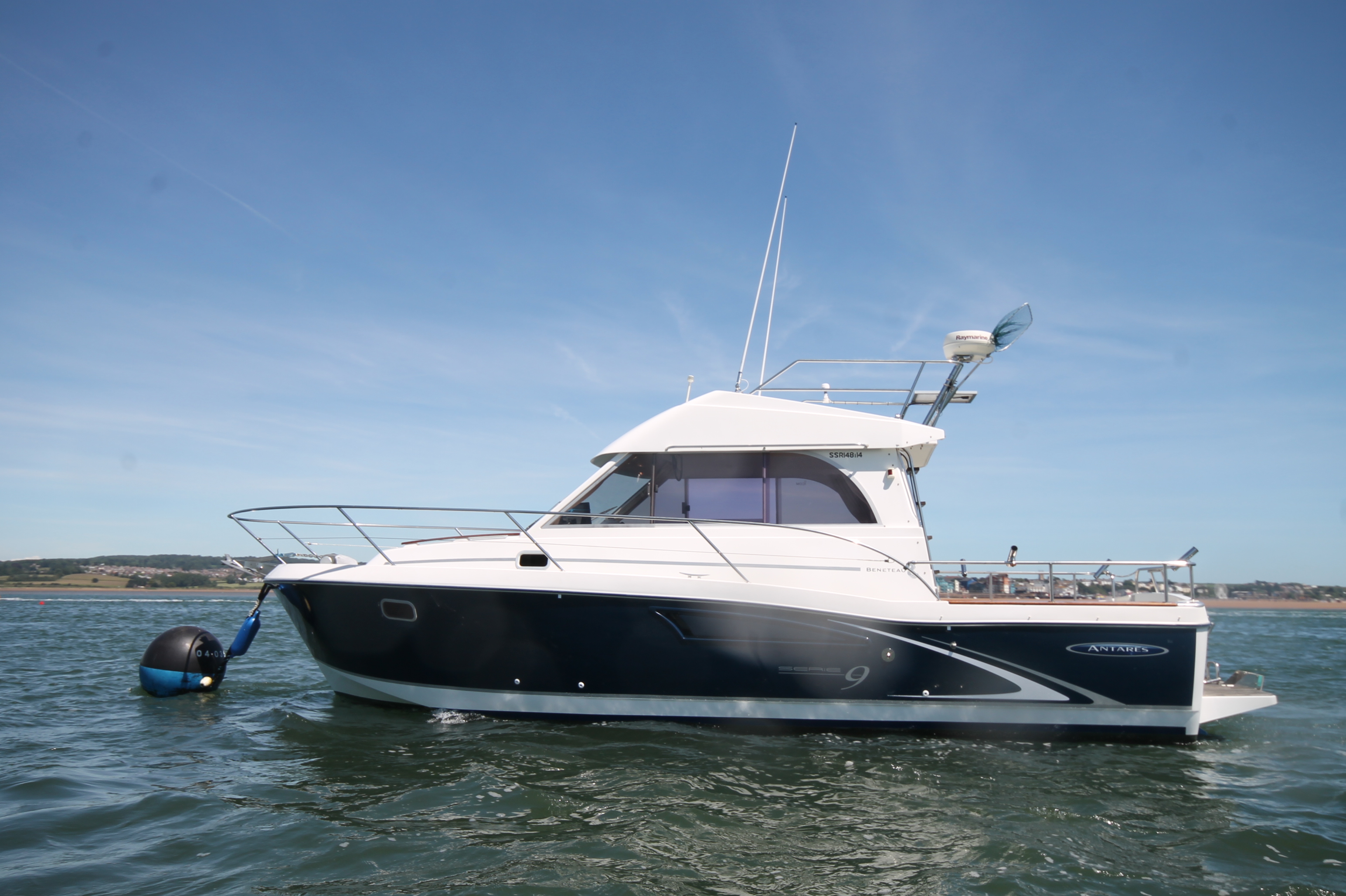 Beneteau Antares 9 Exterior 2 - One Marine